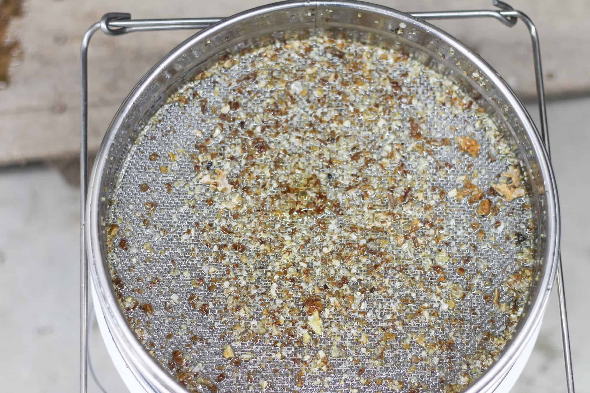 How to Separate Beeswax from Honey - Rosehips & Honey